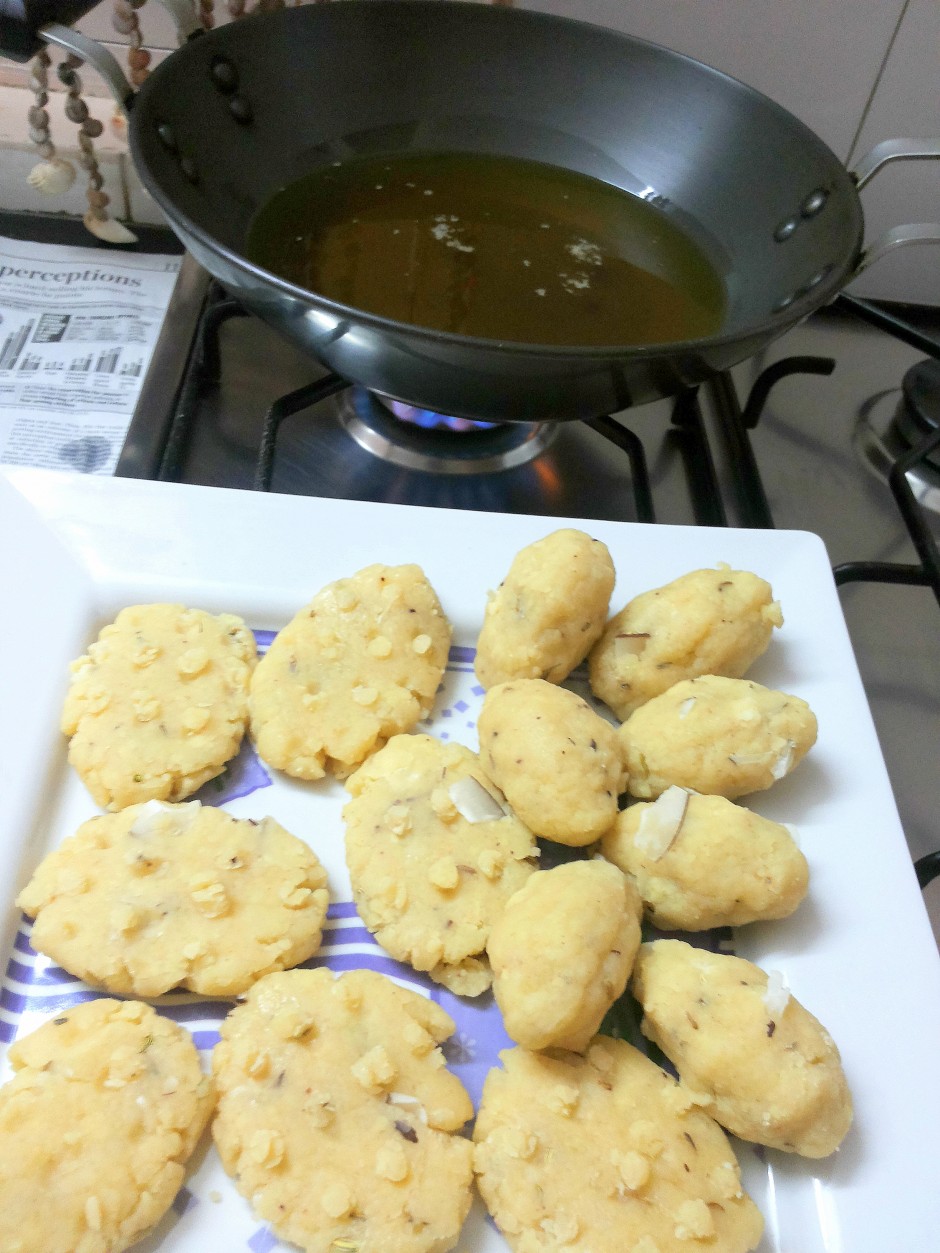 Khajuria/Thekua (sweets from Bihar) – Indian Cooking Manual