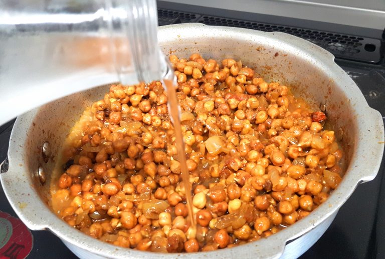 Ghughani dry (Black Chick Peas/Bengal Gram) dry – Indian Cooking Manual