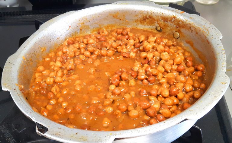 Ghughani dry (Black Chick Peas/Bengal Gram) dry – Indian Cooking Manual