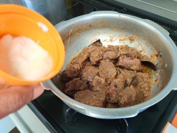 Lal Maas Rajasthani Recipe (Mutton in Red Spicy Gravy) – Indian Cooking ...